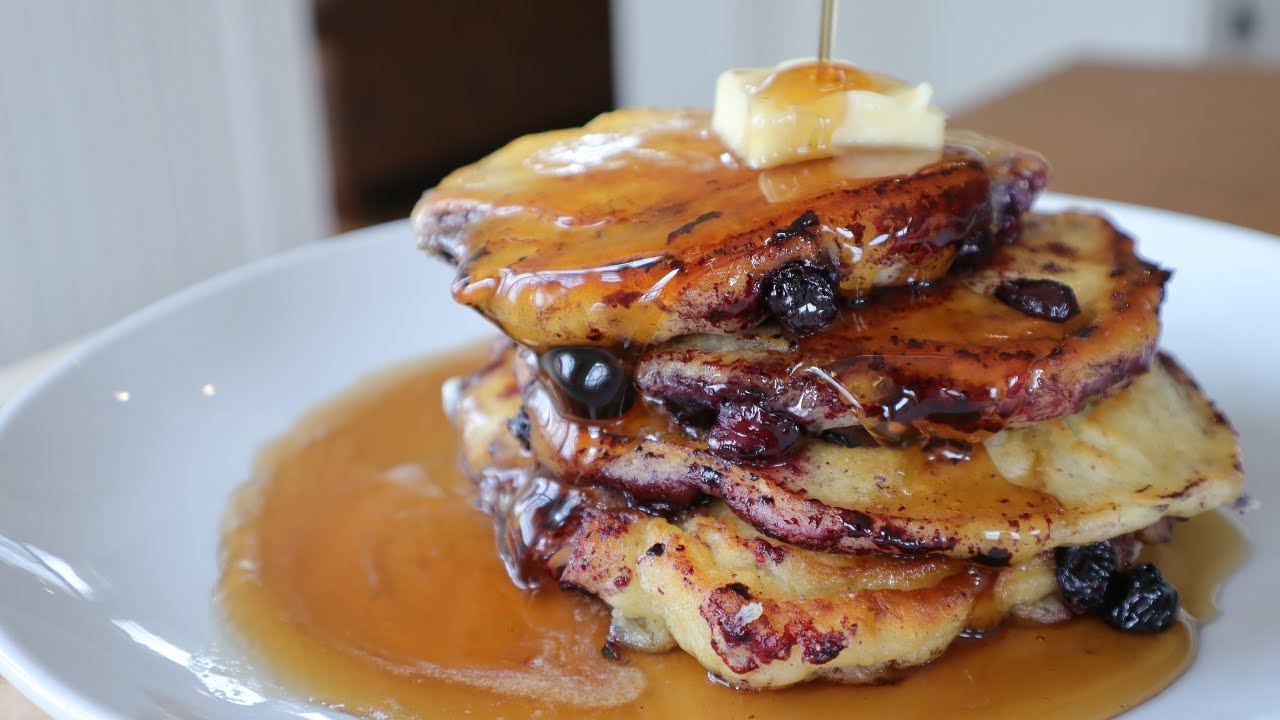 How to make the EASIEST & FLUFFIEST Blueberry Buttermilk Pancakes!
