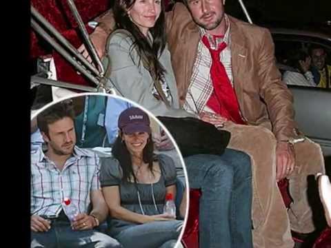 Courteney Cox and David Arquette- All i want for christmas is you