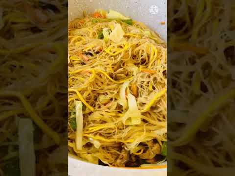 PANCIT BIHON CANTON #pancit #bihongisado#pancitbihon #pansitcanton #shorts Ate CristyN
