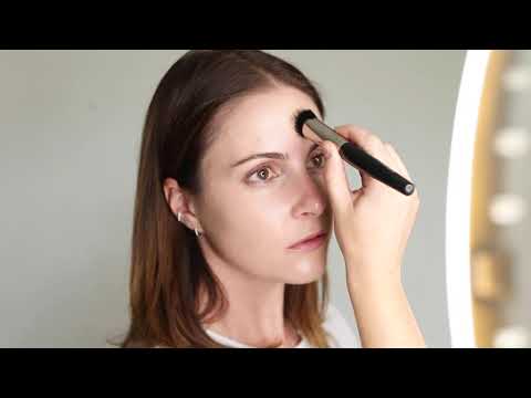 How to: Foundation application with a Flawless Face Stipple Brush