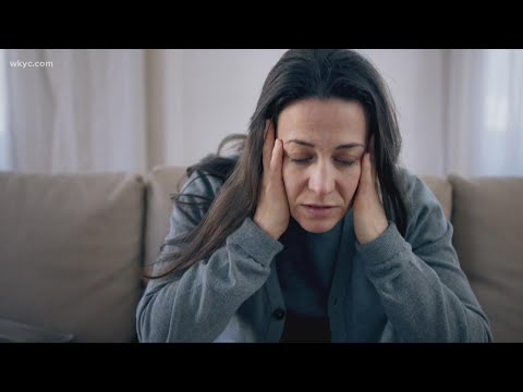 Eating disorders and the 4 warning signs parents should watch for