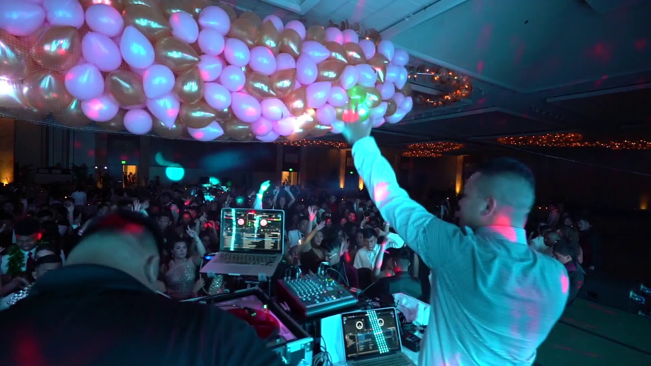 An emcee brings your prom to another level.