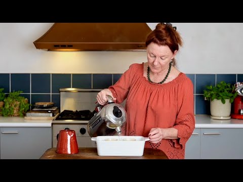 How To Cook In A Bain Marie (How To Make A Water Bath For Cooking) - Be Inspired