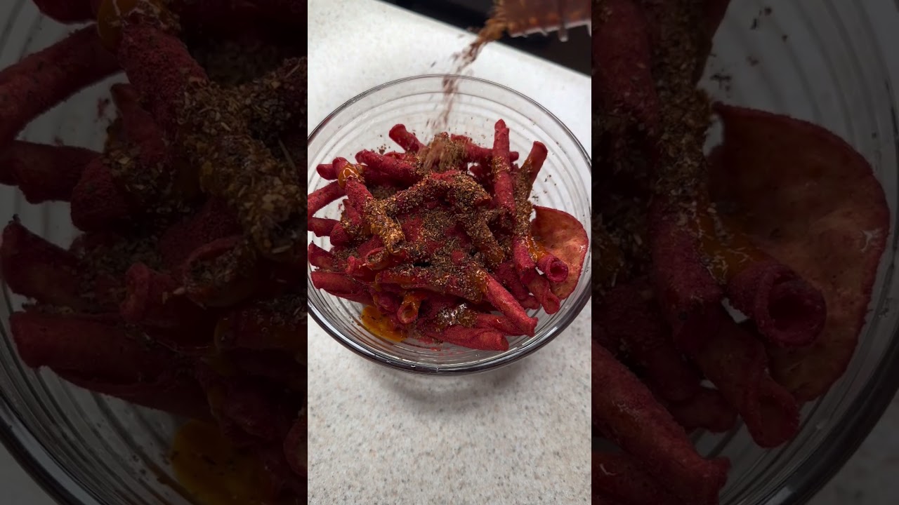 Takis fuego para acompañar extra picantes #algotranqui #comida #mukbang #humor #mexicansnacks