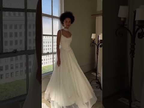 How To Pick The Perfect Wedding Dress… @shop_cinq on ig #weddingdress #viral