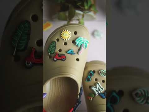 decorating my crocs with jibbitz π΅