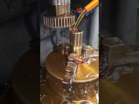 Sykes V10A gear shaper cutting a spline #engineering #cncmachining #gearcutting #machining
