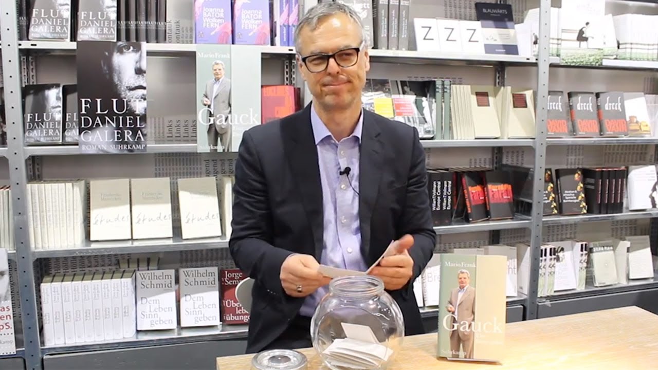 3 Fragen an: Mario Frank (Frankfurter Buchmesse). Video auf suhrkamp.de