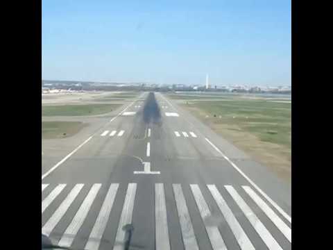 Video of a pilot view of landing at Reagan National Airport
