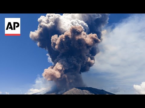 Videos capture the eruption of Mount Etna in Sicily, Italy