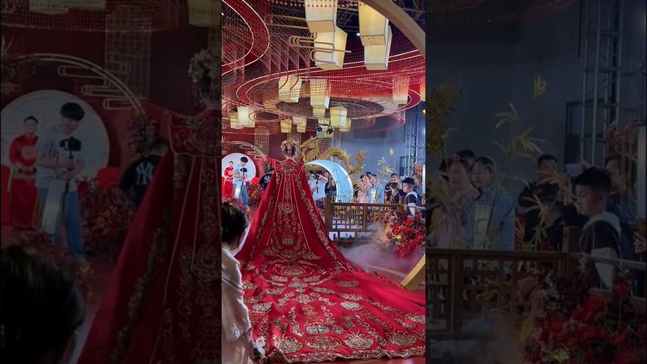 Chinese wedding dress#wonderful#wedding#red#traditionalclothes#shortsfeed