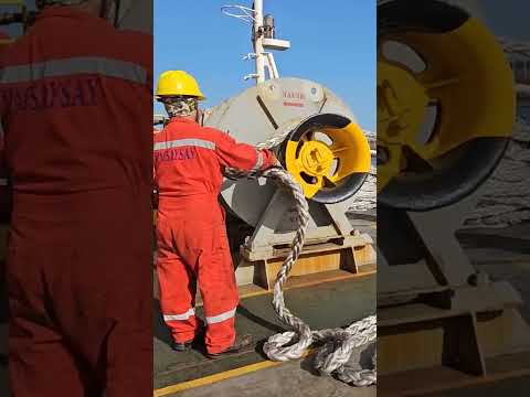 Safe handling of #mooringlines onboard #ship thru warping drum.
