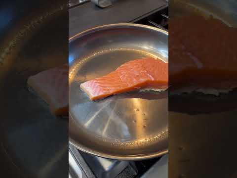 3 tips for better salmon on stainless steel pans #salmon #cooking