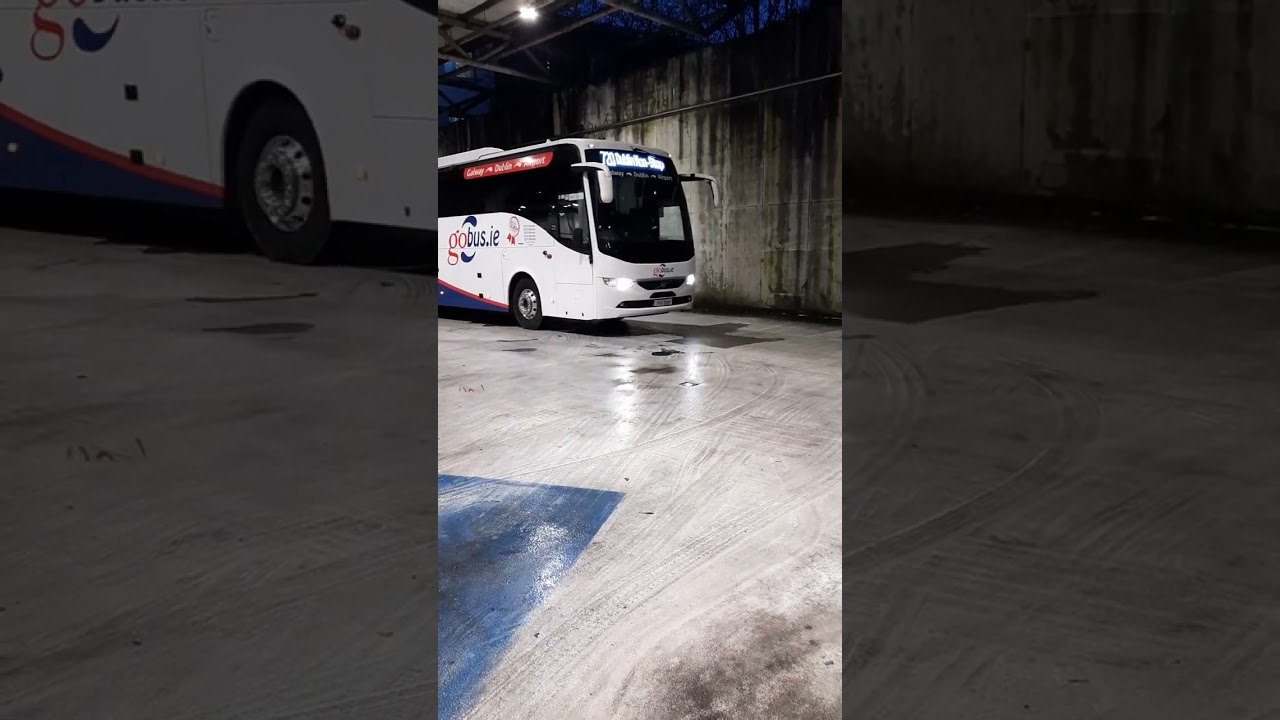 Gobus | Volvo 9700 | (171-G-3899) | 720 - Dublin Airport | Galway Coach Stn - 7/12/2023