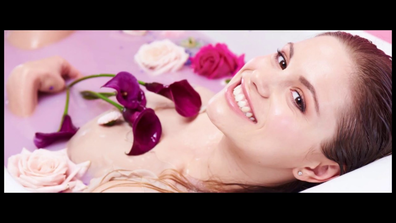 Making Of Amaze Models - Pure 11.0