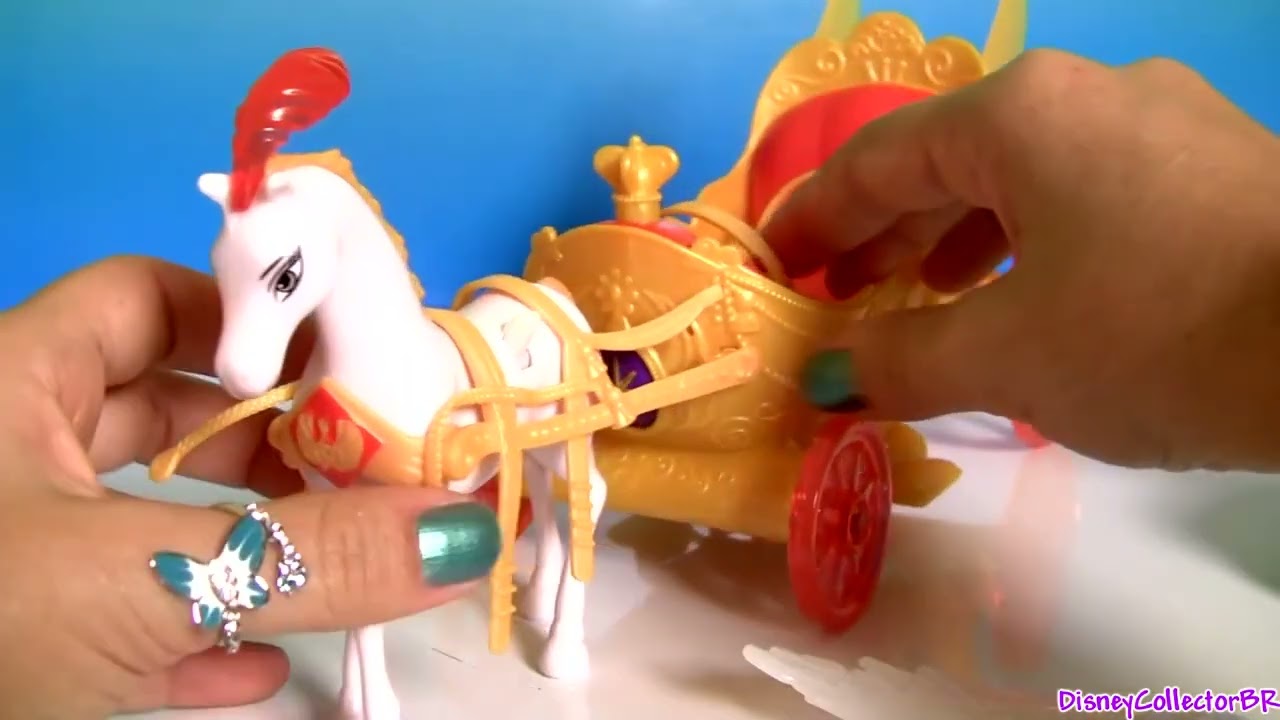 Sofia the First Royal Coach Musical Playset with Pegasus & Princess Amber & Royal Family Carriage