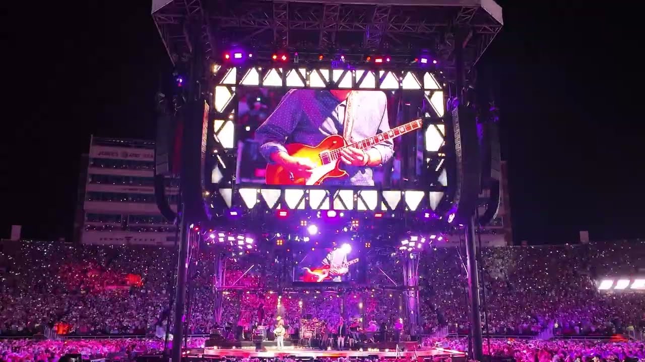 Dusty (George Strait) comes to sing “Heartland” In Lubbock, TX! April 2026