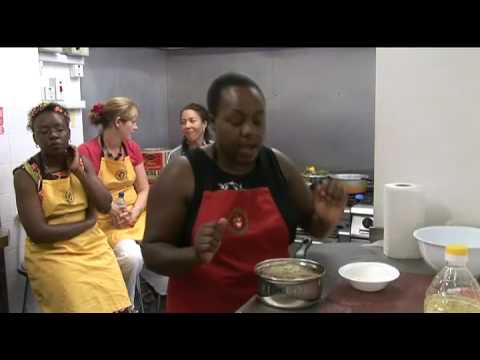 HOW TO COOK MATOOKE AND GNUT SAUCE – UGANDAN CUISINES