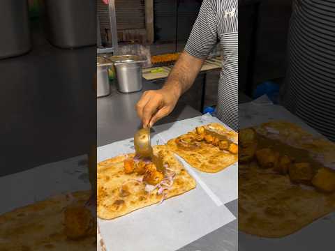 KARACHI PARATHA ROLL | MOST SELLING CHICKEN PARATHA ROLL IN LAHORE | STREET FOOD PAKISTAN |#shorts