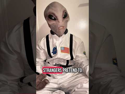 Social media choke hold ✨ #alien #robertthealien #influencer #happiness #socialmedia #chokehold