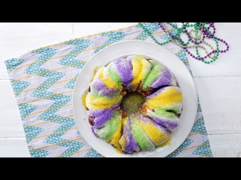 How to make cinnamon roll king cake | cinnamon bun glaze | cinnamon bun pancakes | home cooking