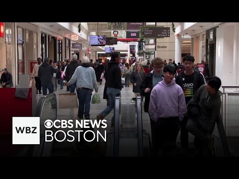 Last-minute shopping underway at South Shore Plaza in Braintree