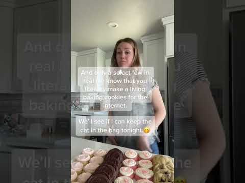 Life as a recipe developer and food blogger! Visit the link in the comments for free cookie recipes!