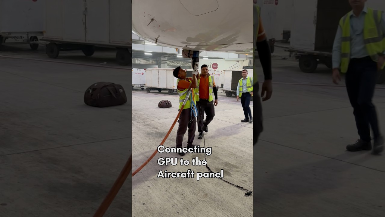 Connecting External Power to aircraft #gpu #electrical #aviation