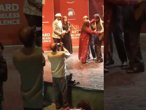 Filmstar Gulam Muhayyudin reciving legend award