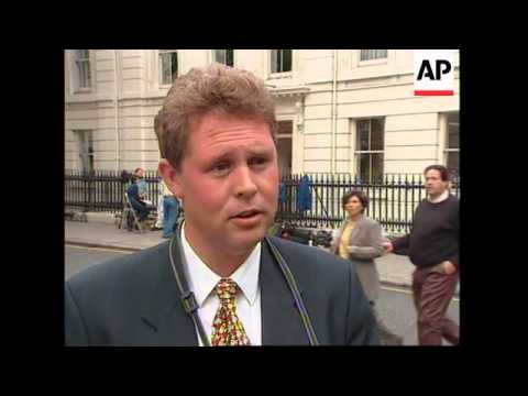 UK: NEWSPAPER EDITORS DISCUSS CODE OF PRACTICE TO CURB PAPARAZZI