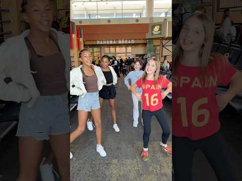 ???? Twins x Twins! Bumping into each other “literally” ???? #sweetsisterhood