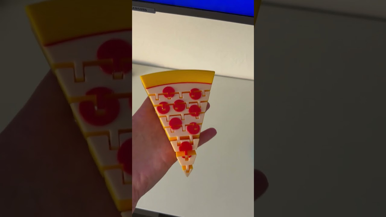 Articulated pizza slice 3D printed
