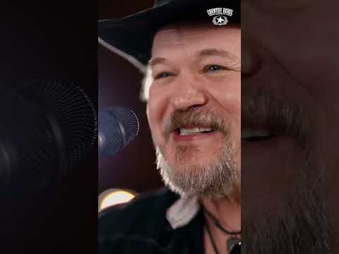 Travis Tritt singing “Good Ol’ Boys” from The Dukes Of Hazzard TV show!