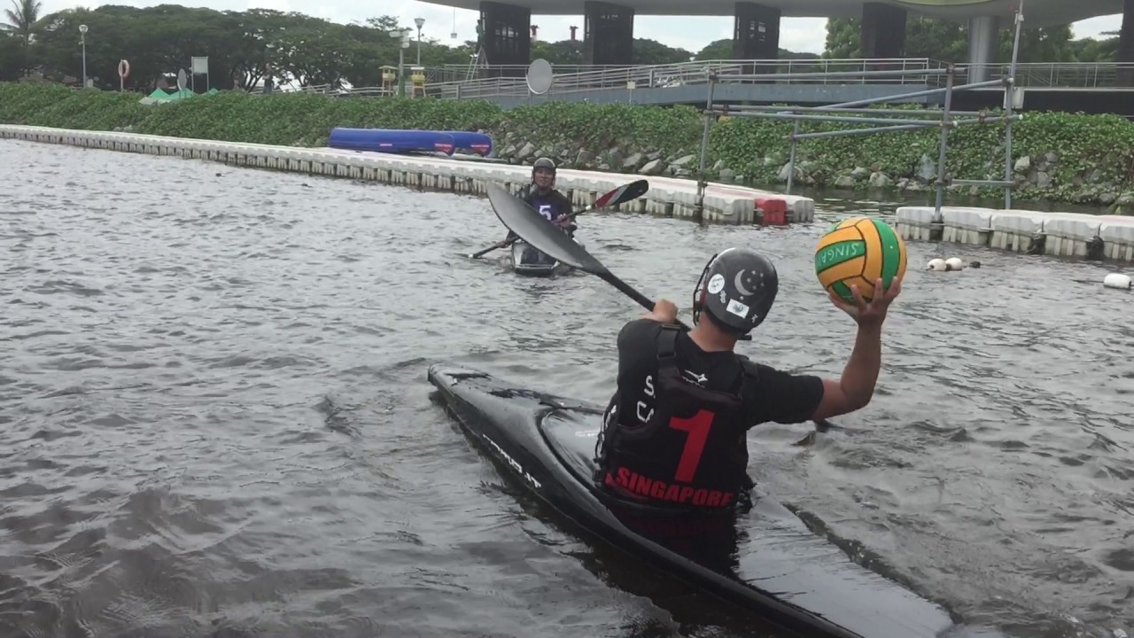 Canoe polo: National players Tan Li Ling and Joyce Wong practice their passing