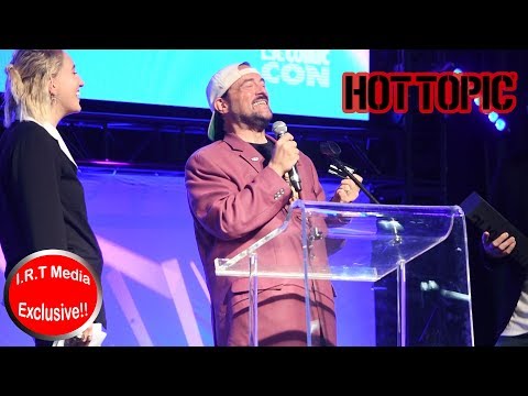 LA Comic Con 2019: Kevin Smith Receives Hot Topic Icon Award!