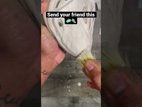 How to clean your yeezy foam runners within seconds! #sneakercleaning #sneakerhead #foamrunner