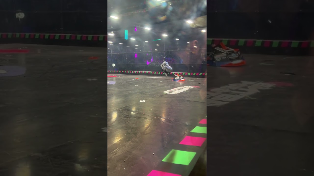 There was no way to avoid this punch #battle #battleofrobots #robotics #robots #shorts