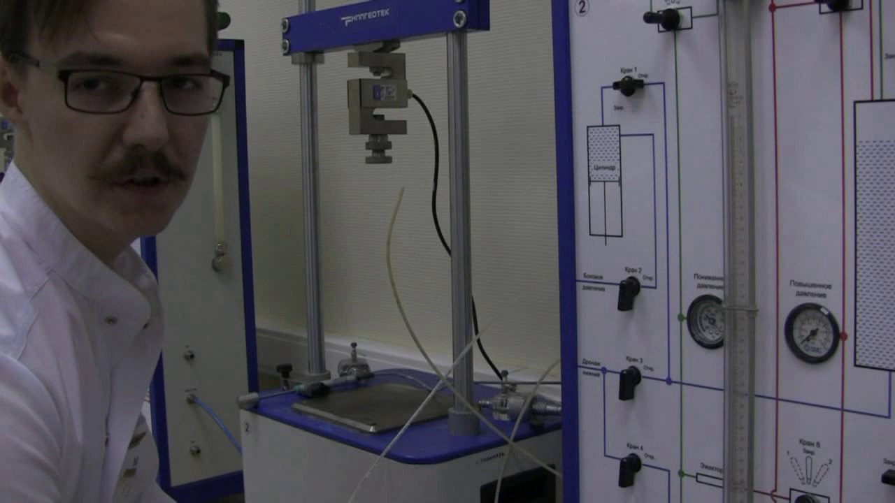 B--type triaxial cell assembly