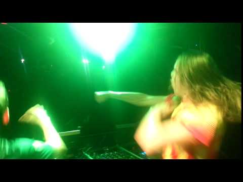 Ido B & Zooki Hangar 09