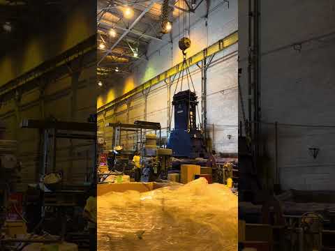 Gantry crane and overhead crane rigging