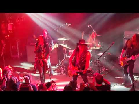 Watch: Slash's Guest Appearance in Los Angeles With Hard-Rockers ...