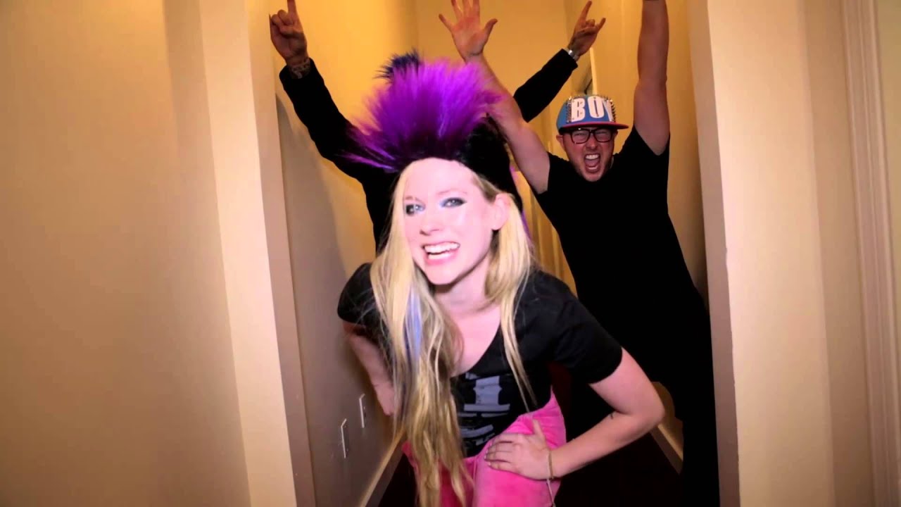AvrilTV: Webisode 2