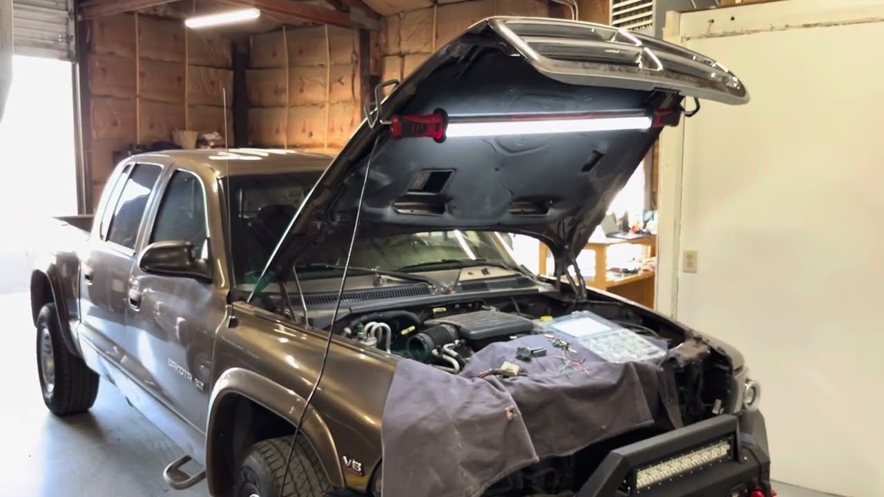 The BIG DIFFERENCE between An Automotive Mechanical Technician And Automotive Electrical Technician!