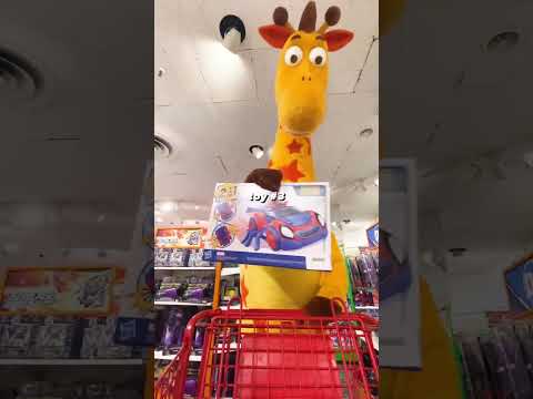Macy’s Look out! Geoffrey is on the run—a toy run that is 🤩 #ToysRUsAtMacys #ToysRUs #Geoffrey