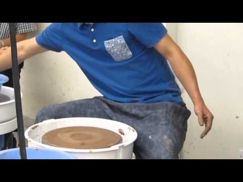 Lee Kang Hyo making tea bowls