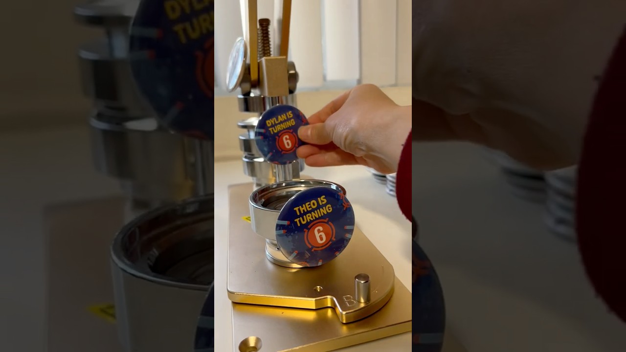 Customize button pins and magnets.Gifts for parties#fridgemagnets #buttonpin#partyideas