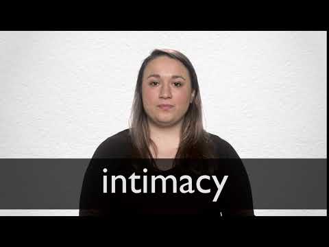 How to pronounce INTIMACY in British English