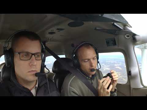 How to find a good aviation flashlight - flight test in a Cessna 172 (Product PIREP Video)