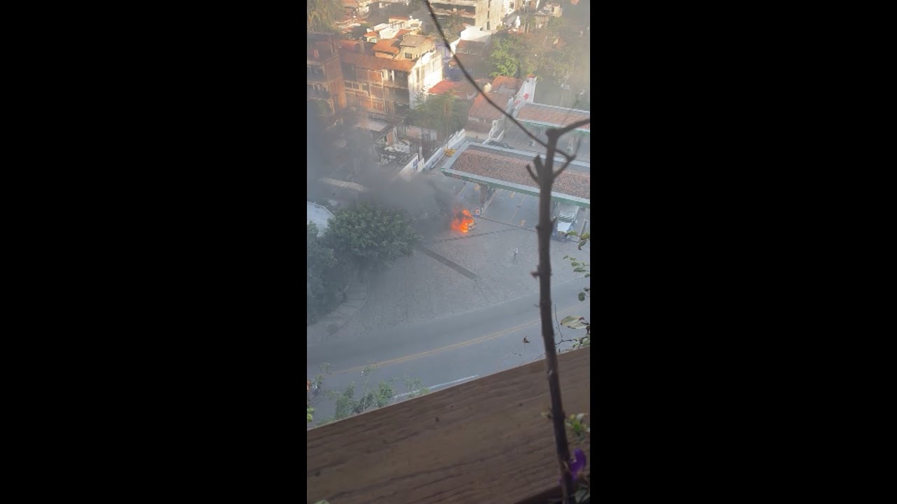 ‘Like a war zone’: American stranded as violence erupts in Mexico