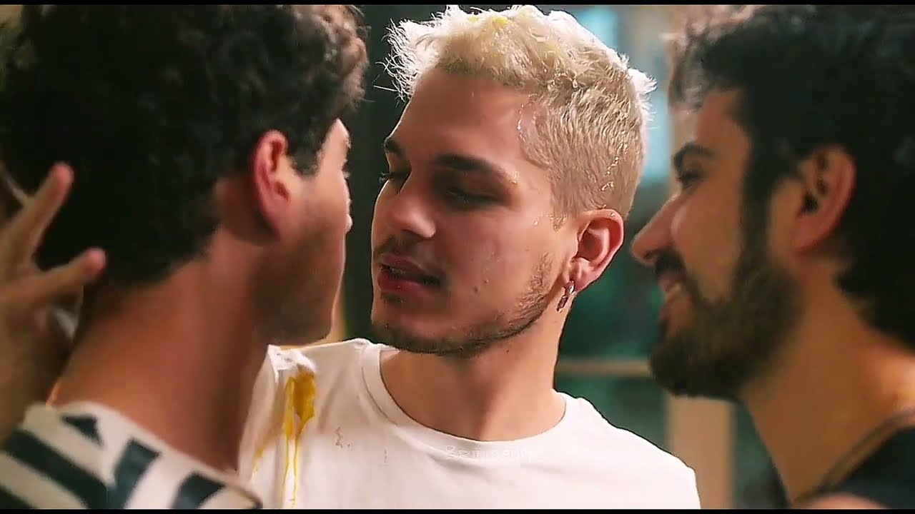 Luca, Antonio & Denis - Hot Threesomes Love Scene in Maschile Singolare (Mascarpone) Gay Movie